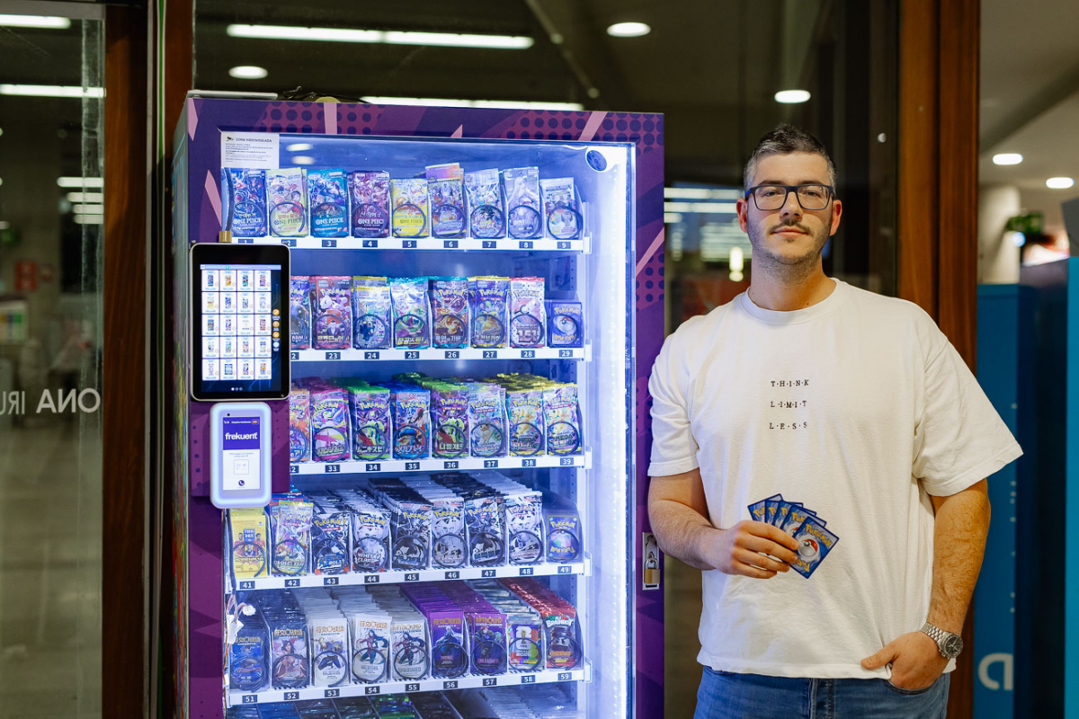 El pamplonés que ha lanzado máquinas vending de Pokémon, Magic y Dragon ...