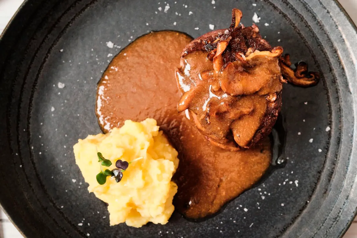El restaurante del Hotel Luze El Toro: gastronomía navarra con ...